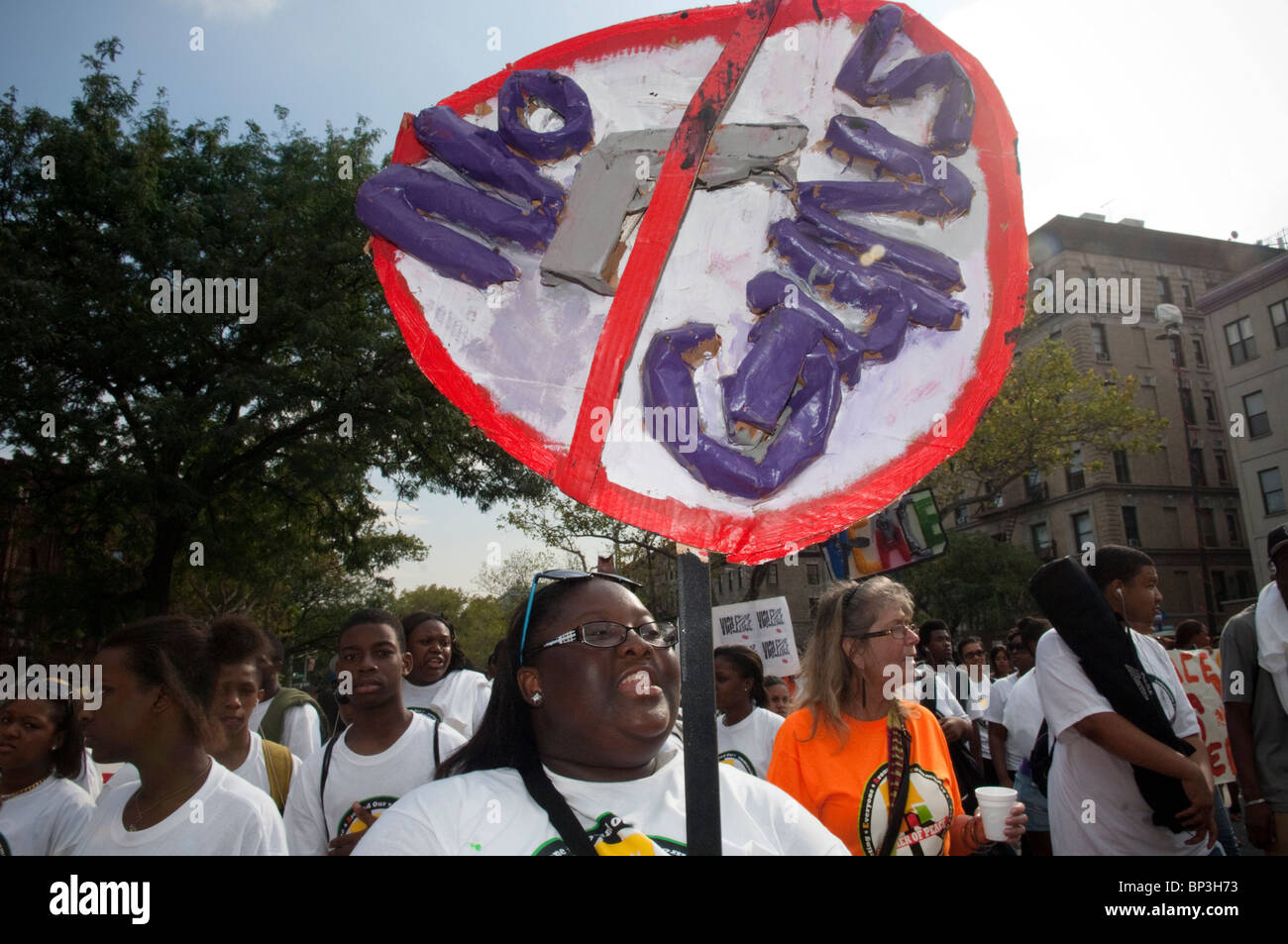 Hundreds march through the streets of Harlem in the Harlem Children's ...