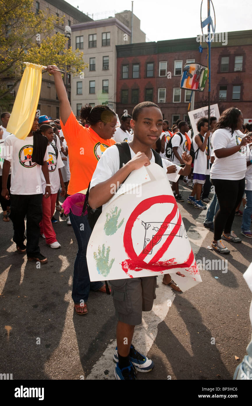 Hundreds march through the streets of Harlem in the Harlem Children's ...