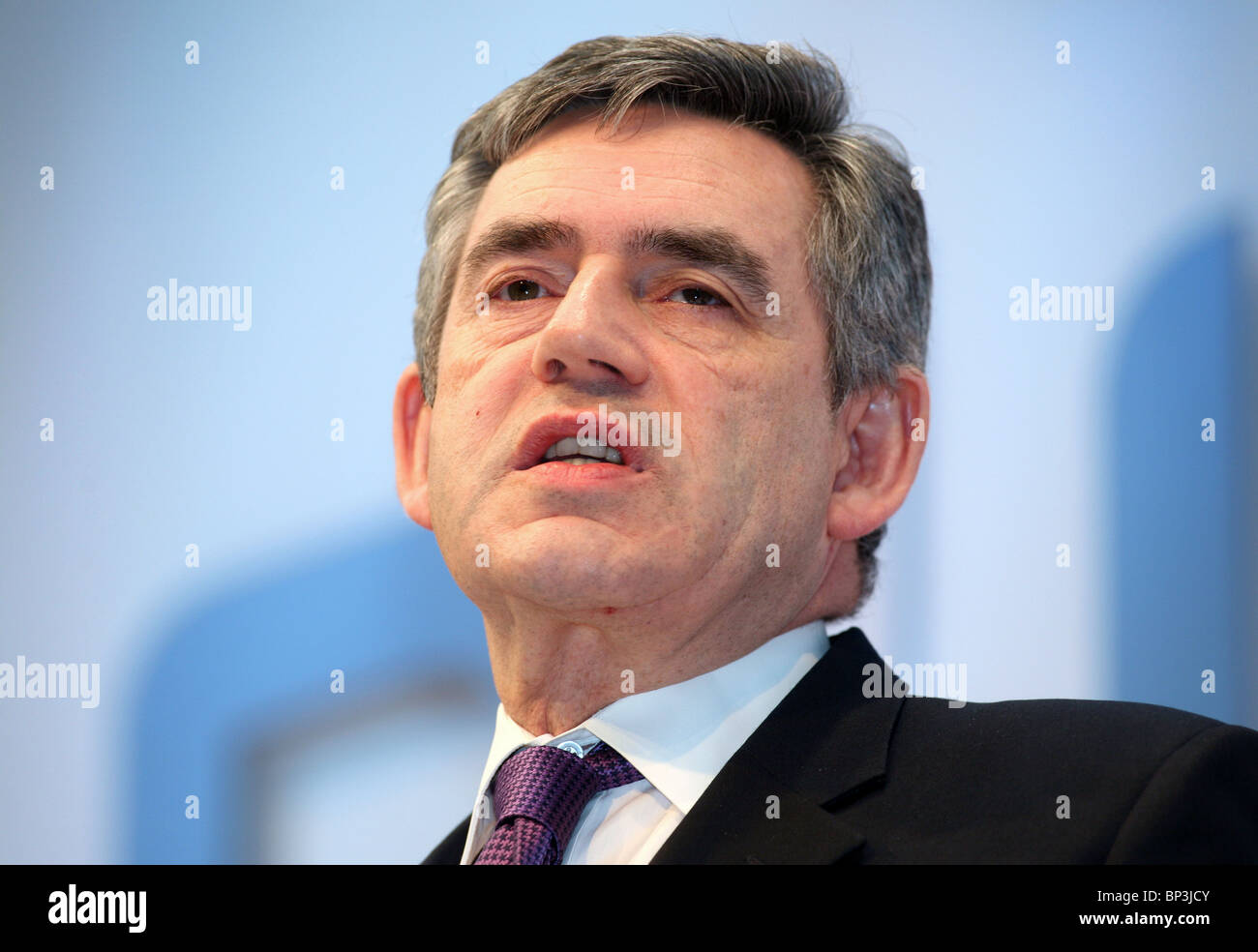 Politics speaking finance gordon brown hi-res stock photography and ...