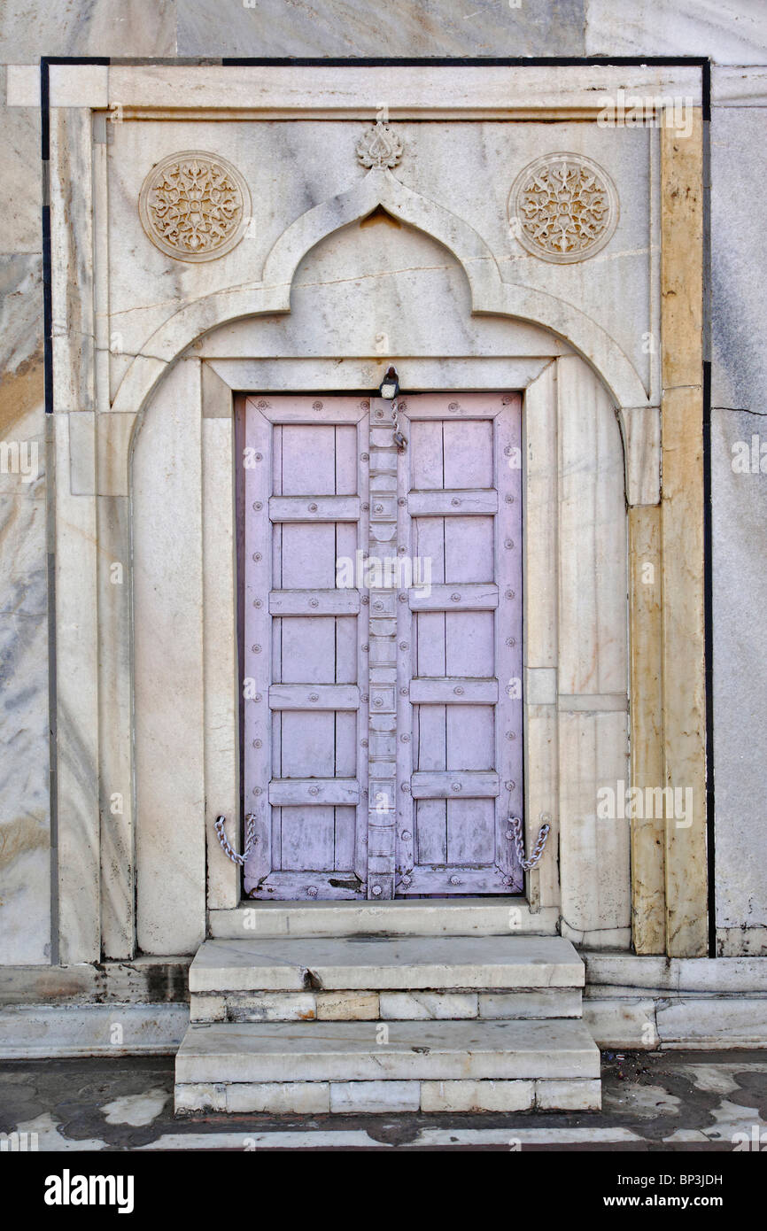 A taj mahal door hi-res stock photography and images - Alamy