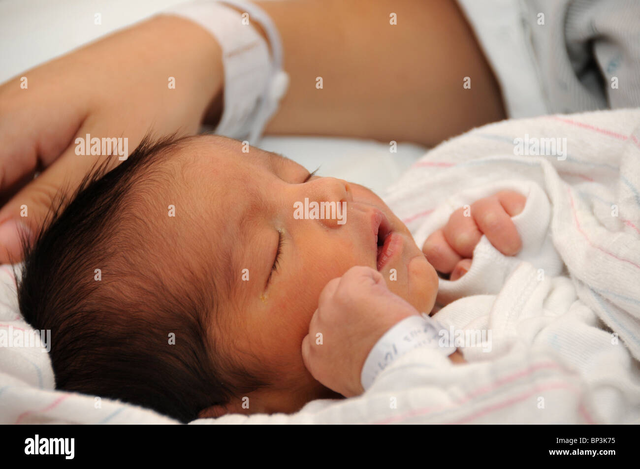 Babies hospital nursery hi-res stock photography and images - Alamy