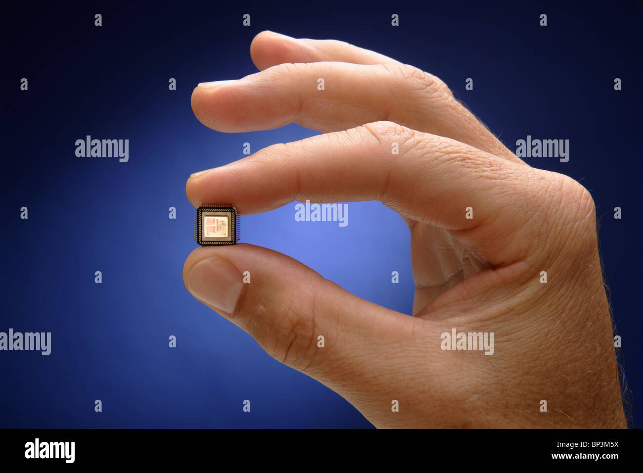 Fingers holding wires device hi-res stock photography and images - Alamy