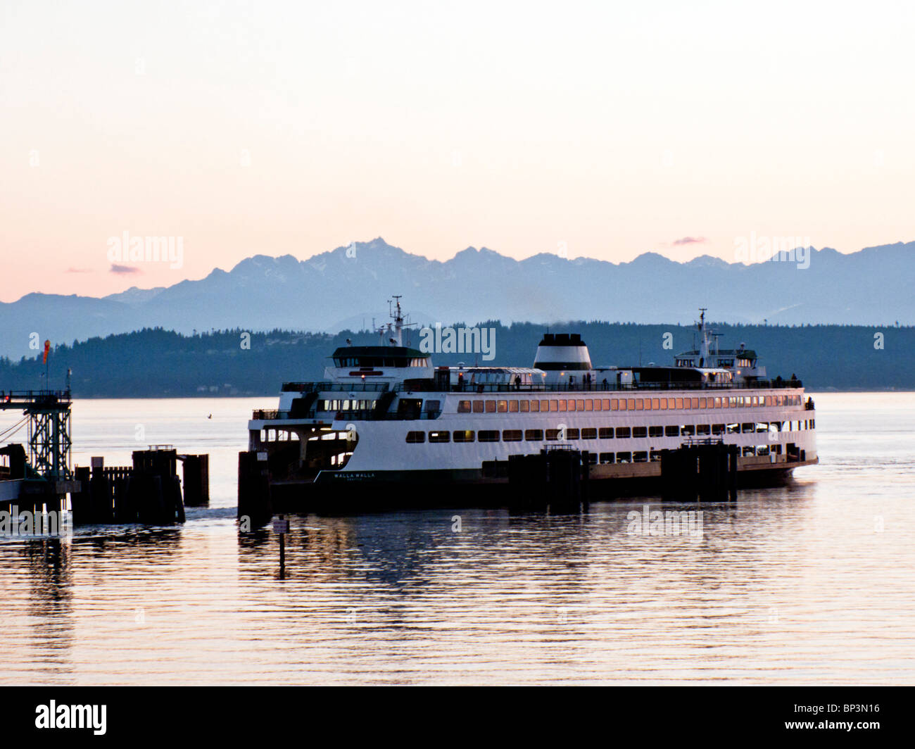 Washington State ferry Walla Walla leaves Edmonds ferry pier at sunset ...