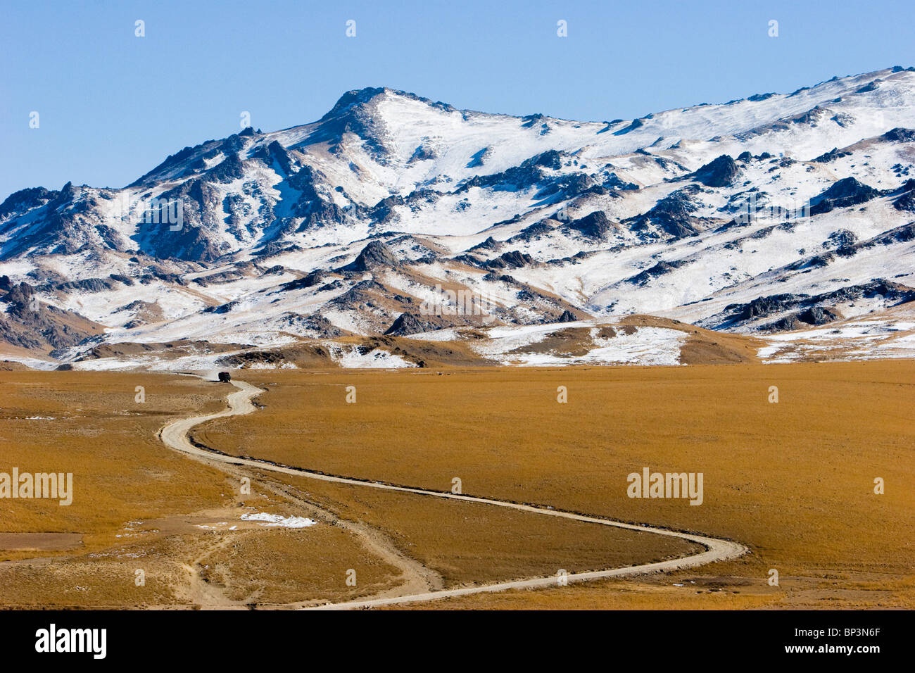 Afghanistan, Wardak. Road through the Unai Pass Stock Photo - Alamy