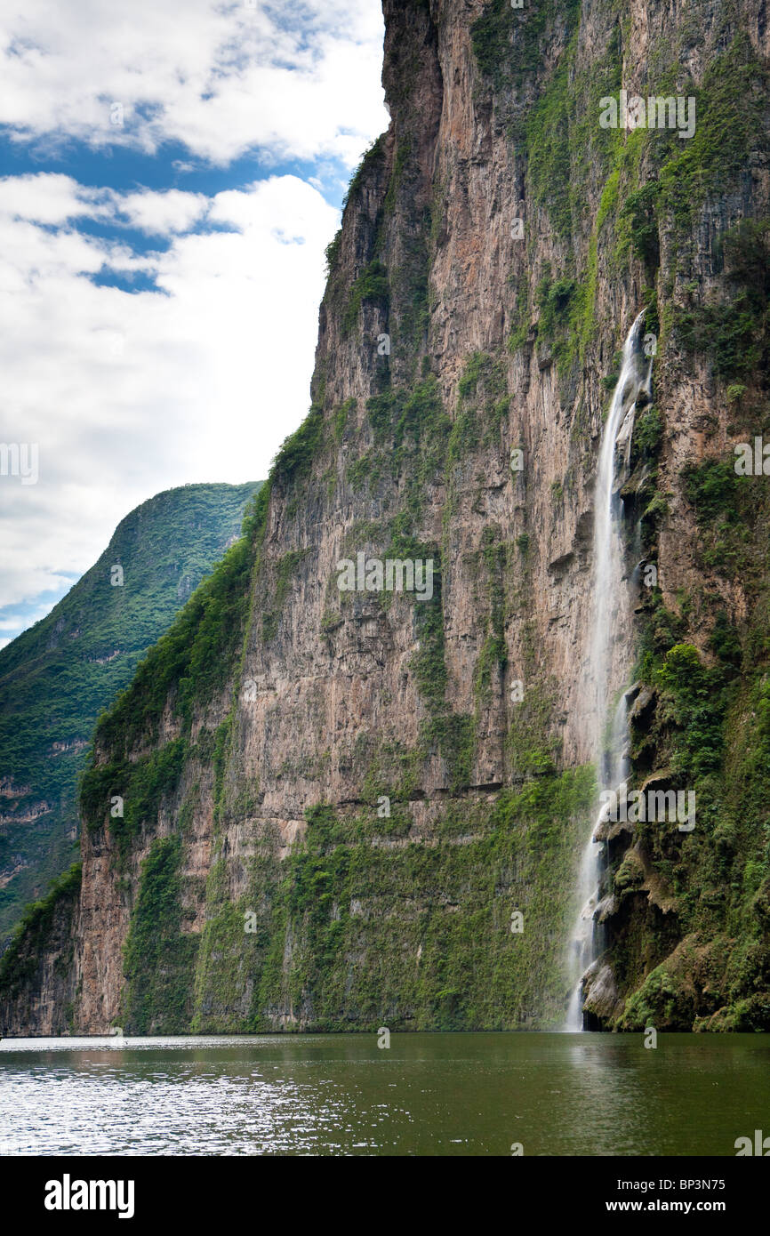 The Christmas tree formation on the Sumidero Canyon, Chiapas, Mexico ...