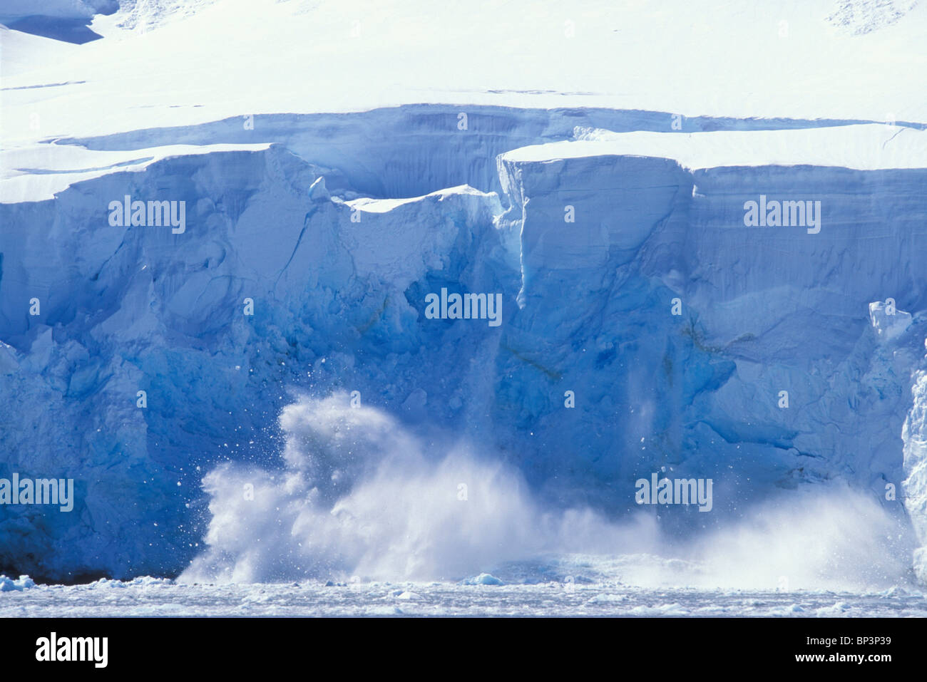 Antarctica icebergs collapse hi-res stock photography and images - Alamy