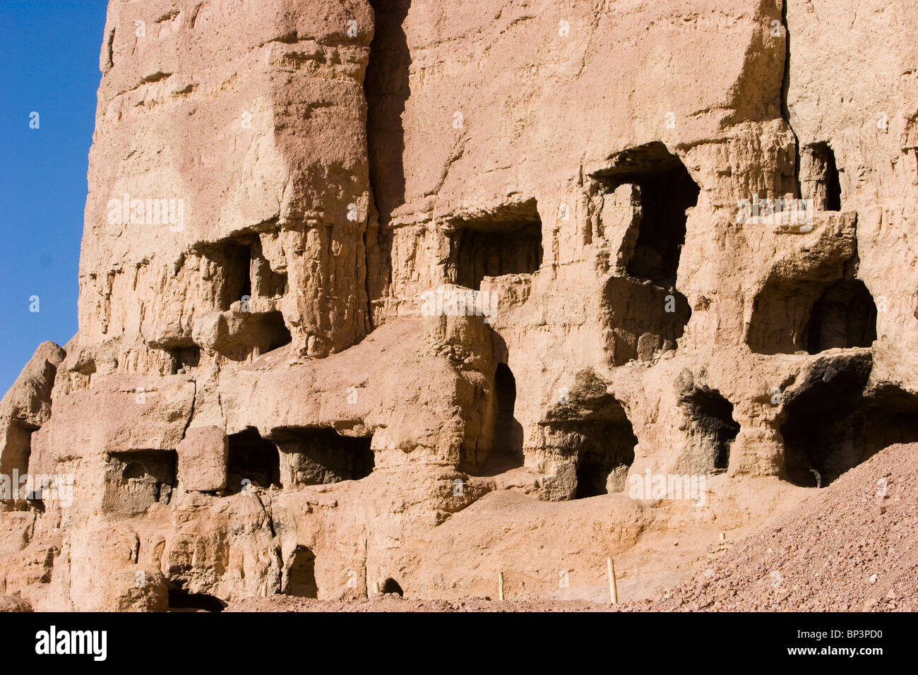 Taliban afghanistan buddhist statue hi-res stock photography and images ...