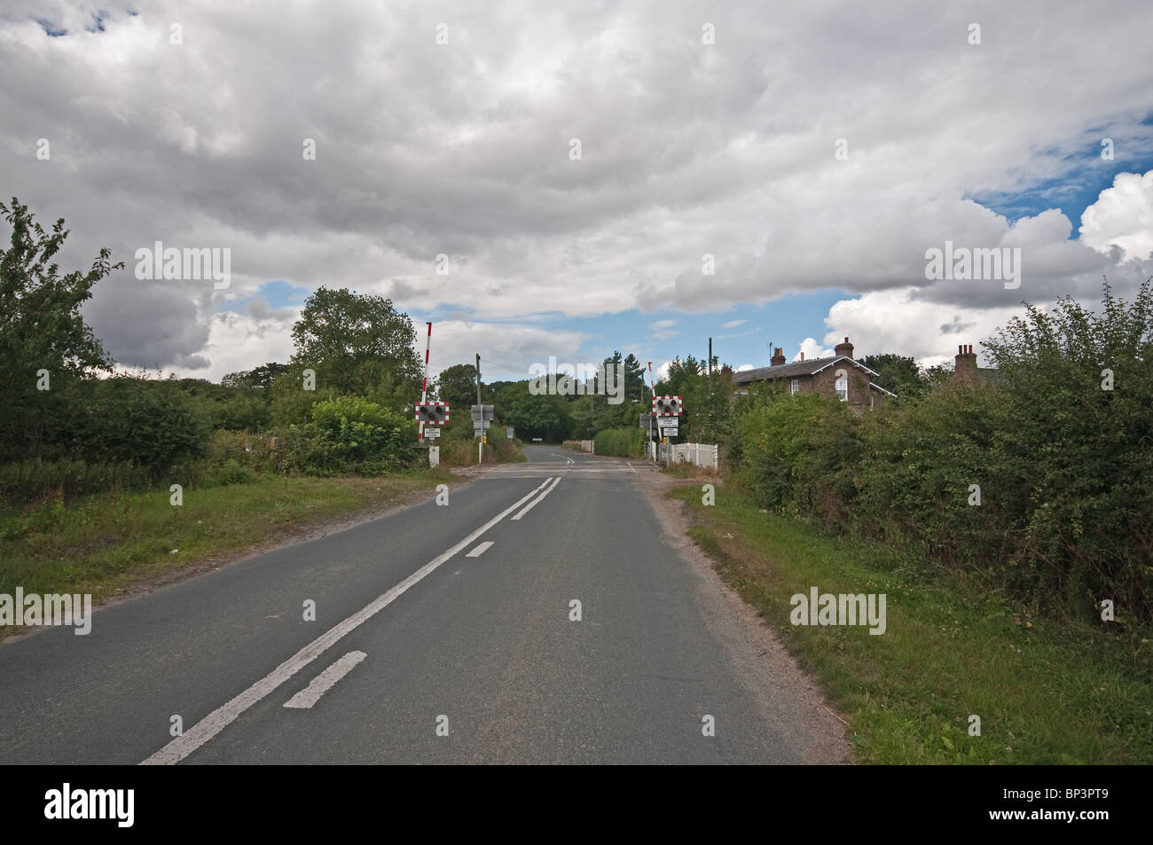 Unmanned rail crossing hi-res stock photography and images - Alamy