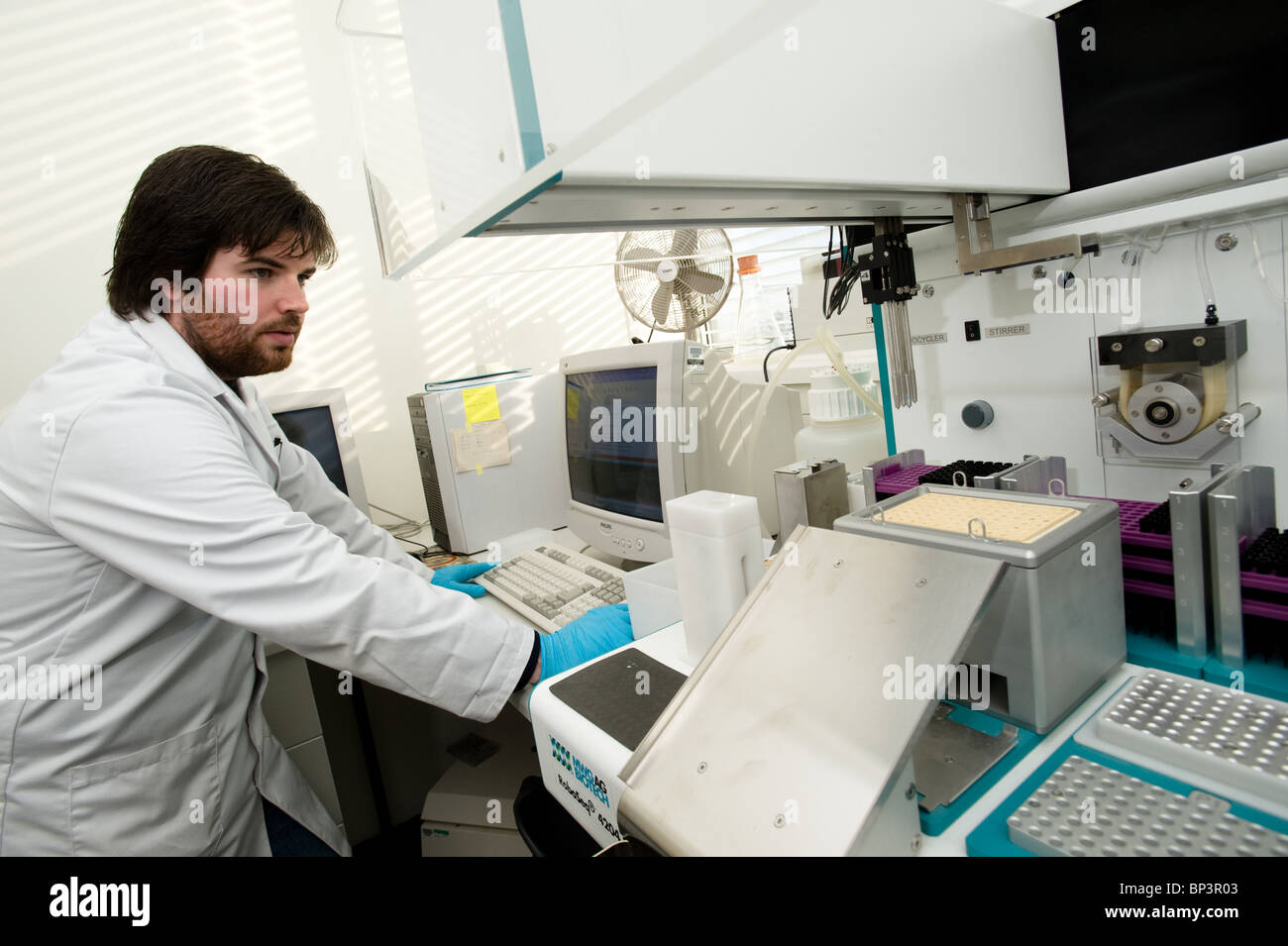 Lab technician in research laboratory Stock Photo - Alamy