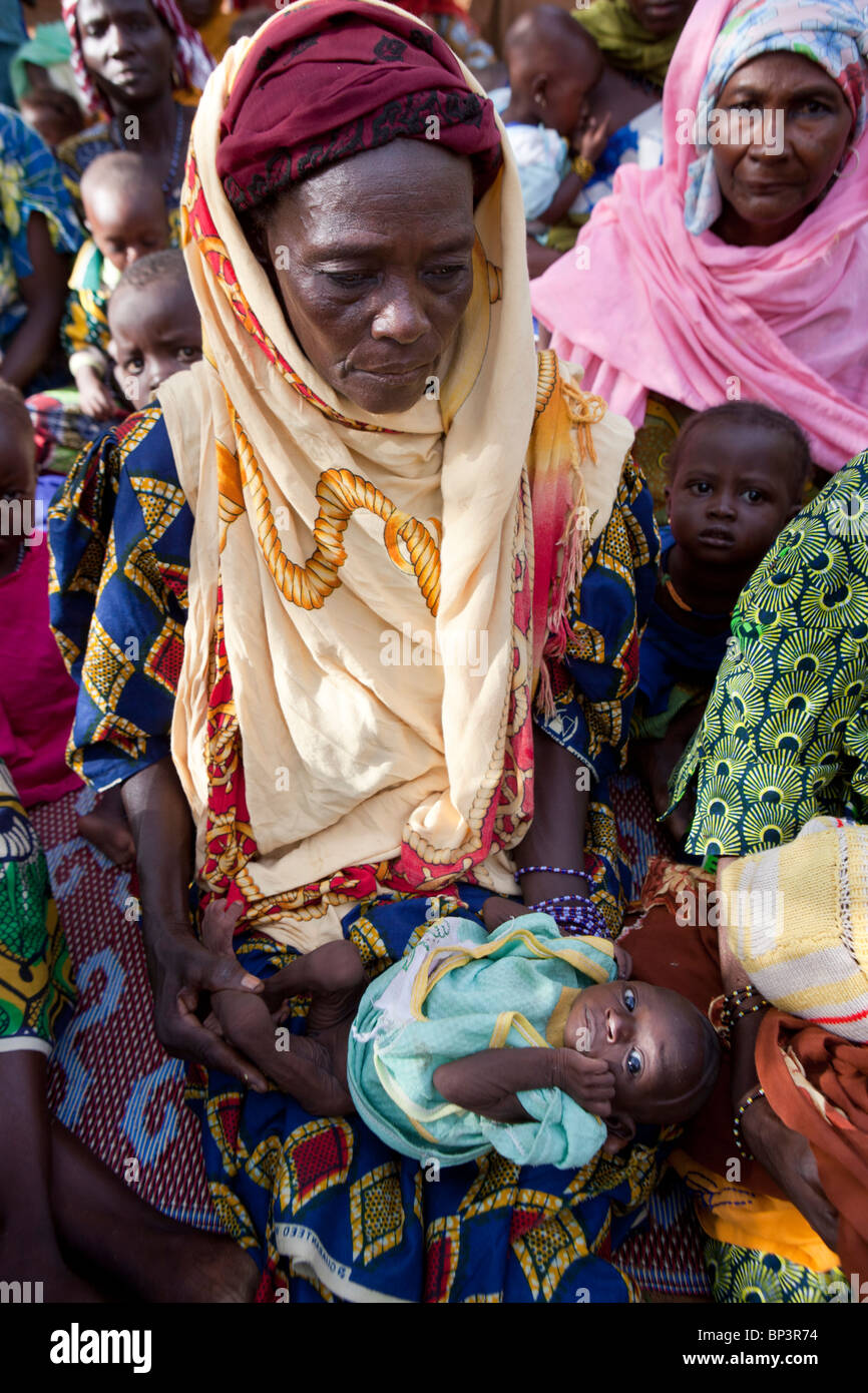 GUIDAN IDER VILLAGE, NEAR KONNI, NIGER, 27TH JULY 2010: Ayi Mohamed, 40 ...