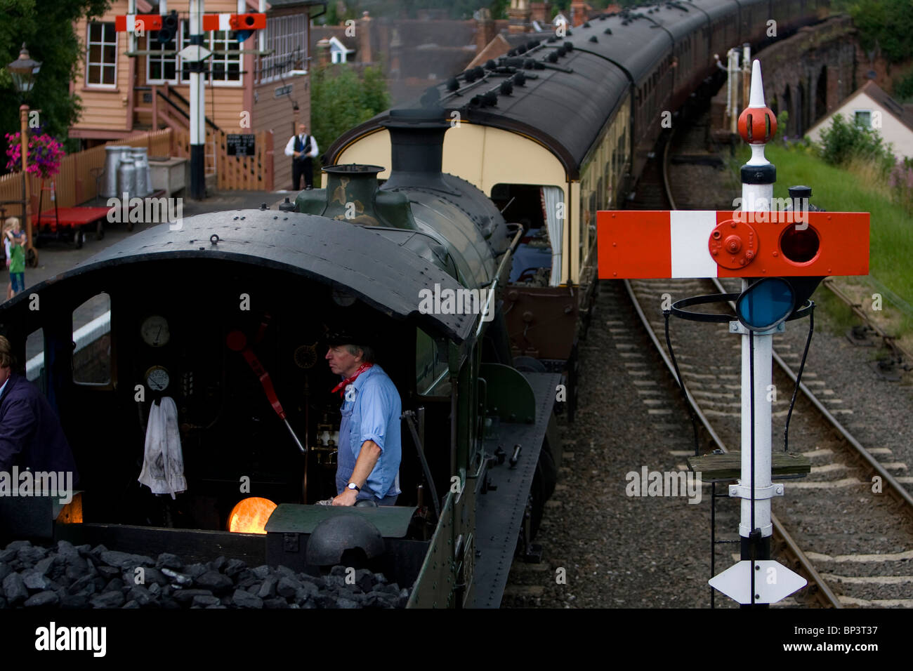 Severn valley railway signal box hi-res stock photography and images ...