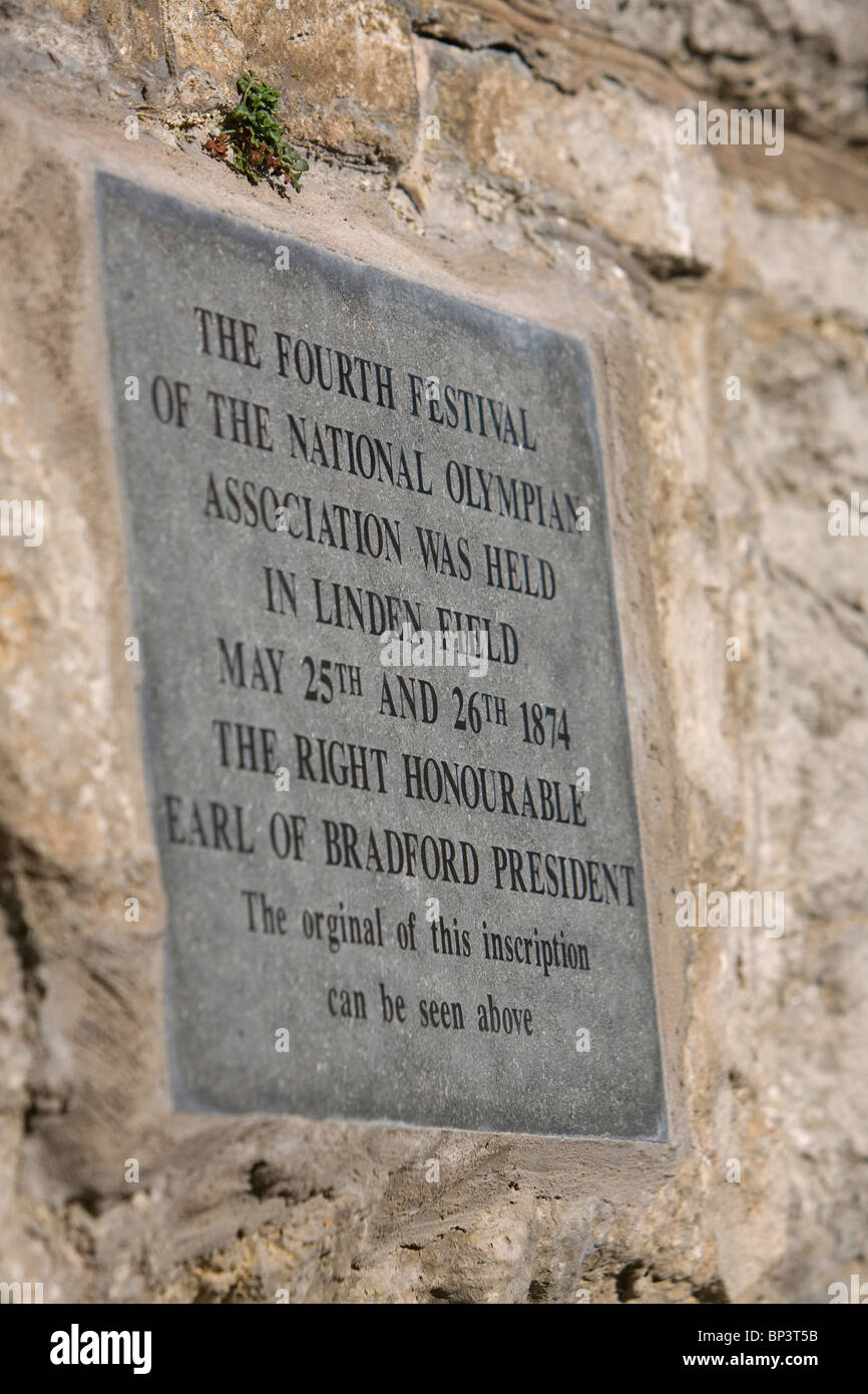 Plaque on dismantled railway bridge hi-res stock photography and images ...