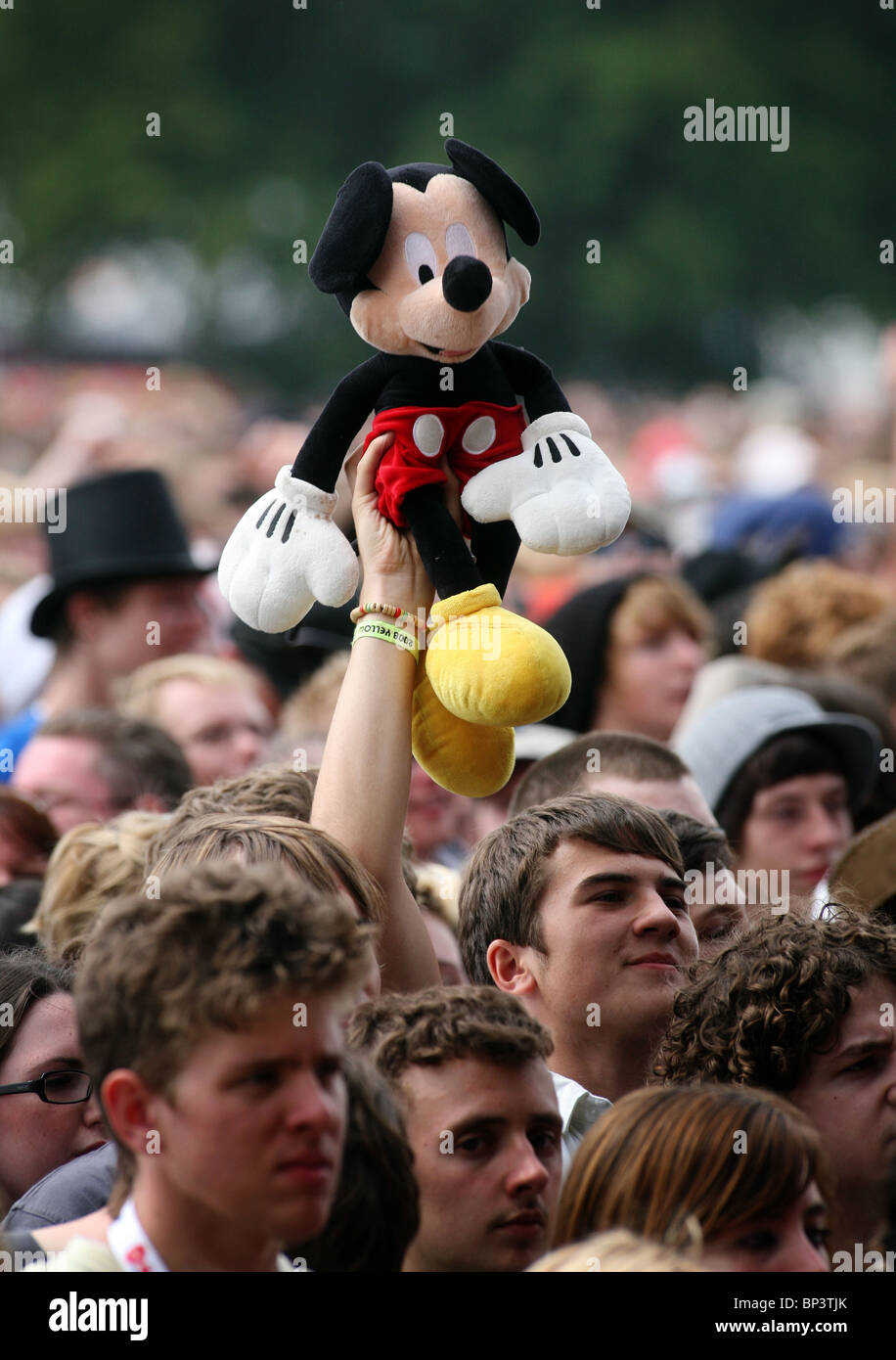 Cartoon waving mouse hi-res stock photography and images - Alamy