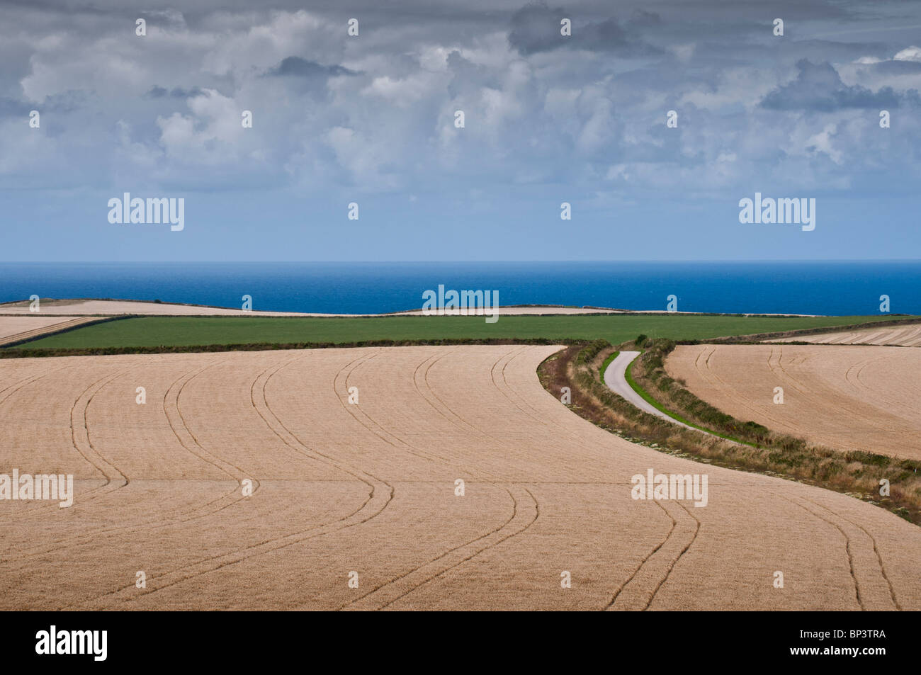 Simple seascape hi-res stock photography and images - Alamy