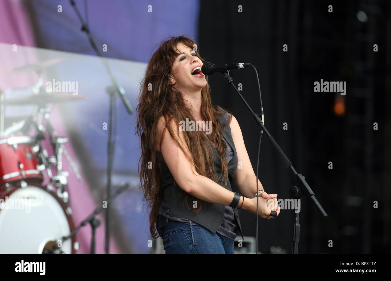Alanis morissette hi-res stock photography and images - Alamy
