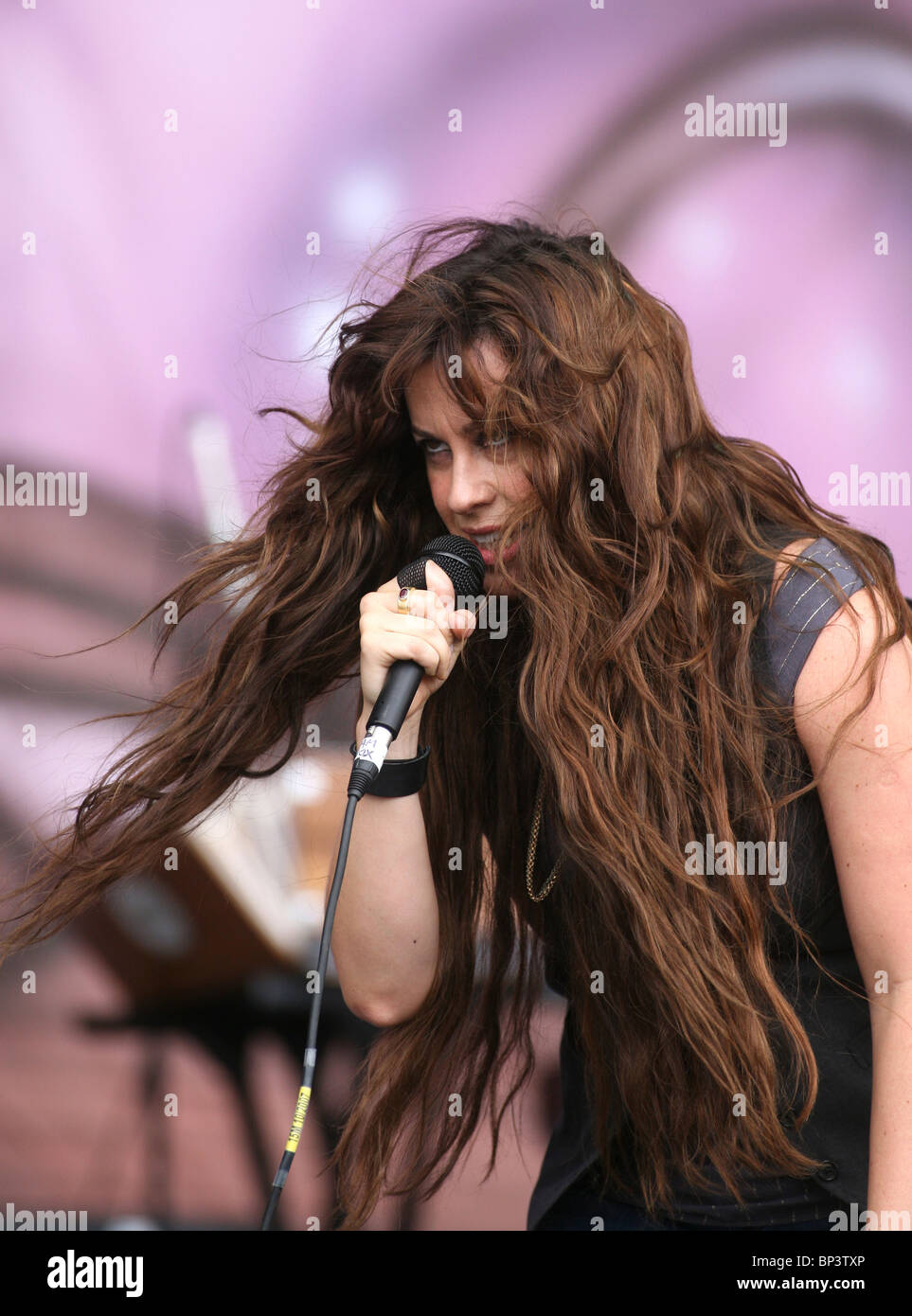 Alanis morissette hi-res stock photography and images - Alamy
