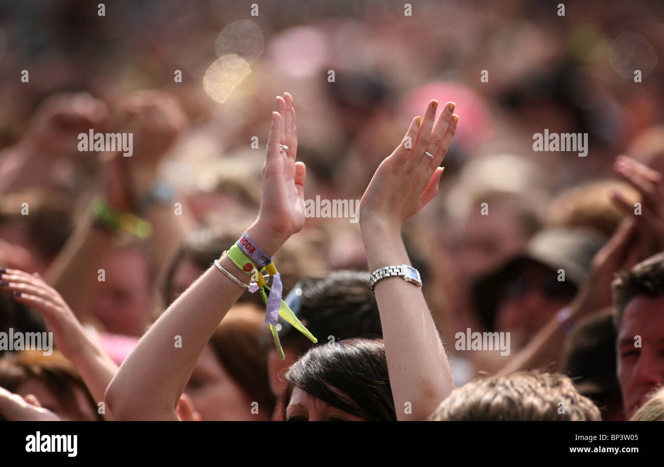 Audience Clapping Hands Stock Photos & Audience Clapping Hands Stock Images - Alamy