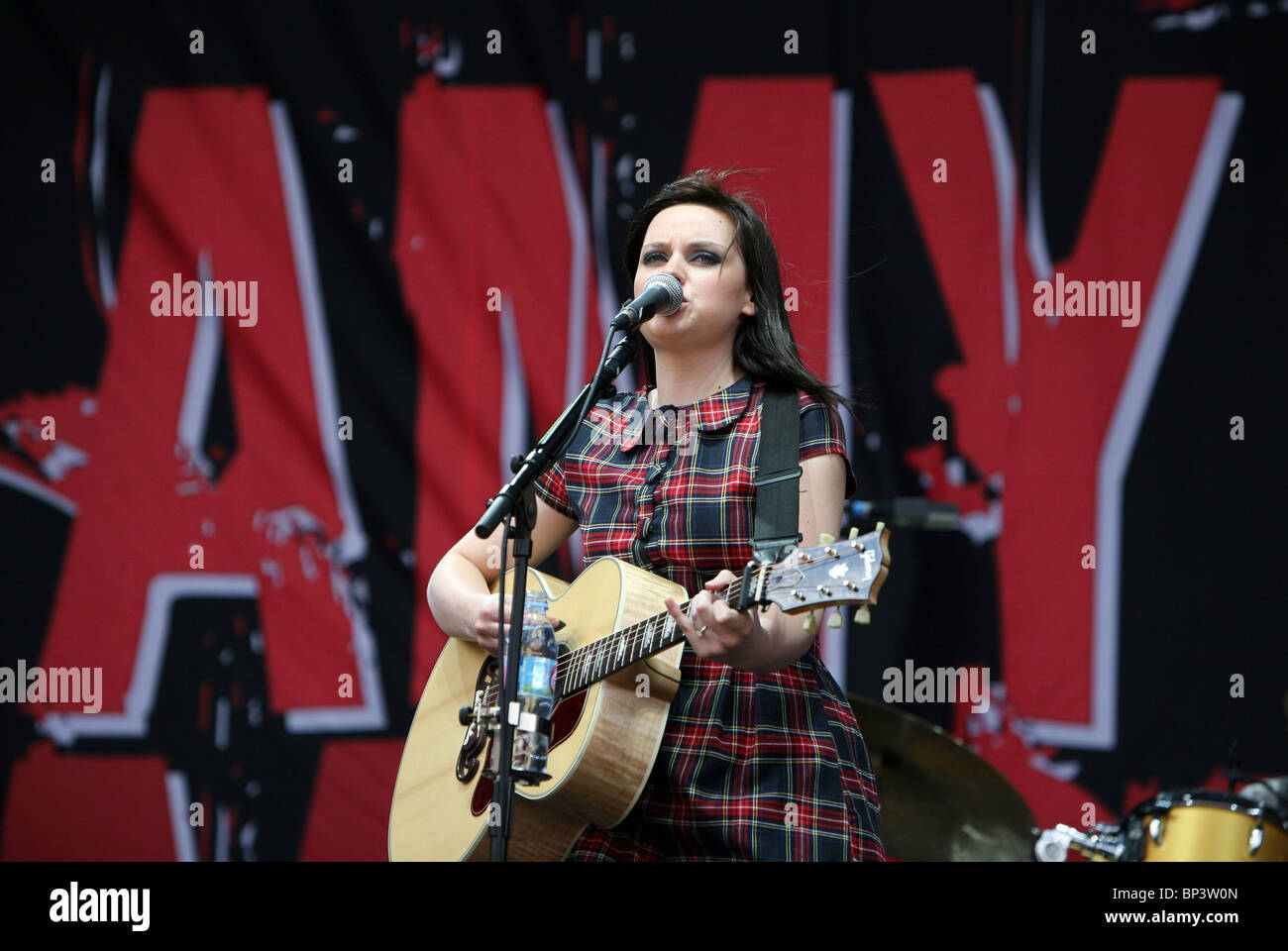 Amy MacDonald performing live on stage at V fesival Stock Photo - Alamy