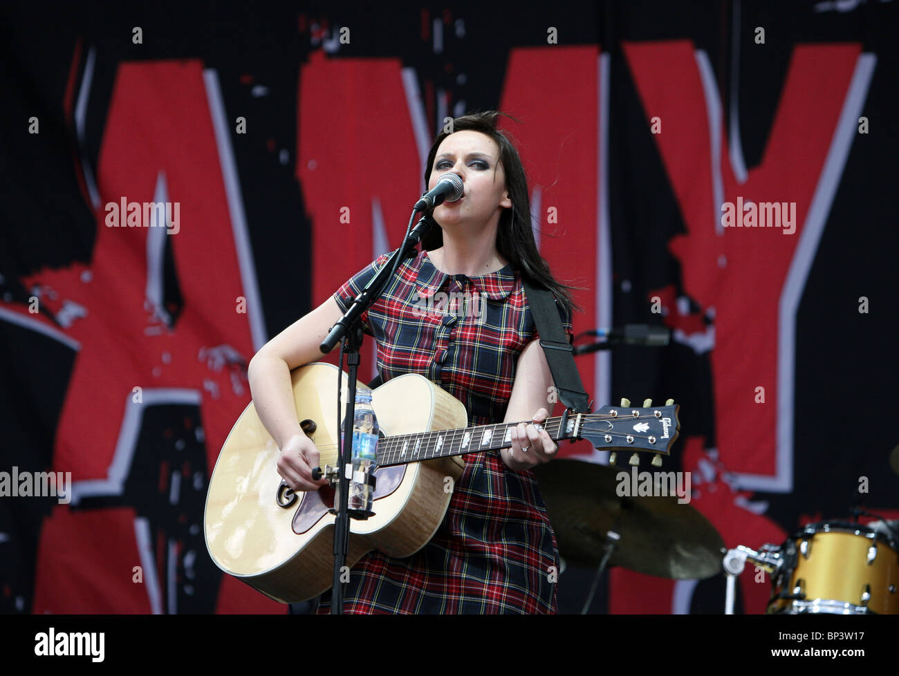 Amy MacDonald performing live on stage at V fesival Stock Photo - Alamy
