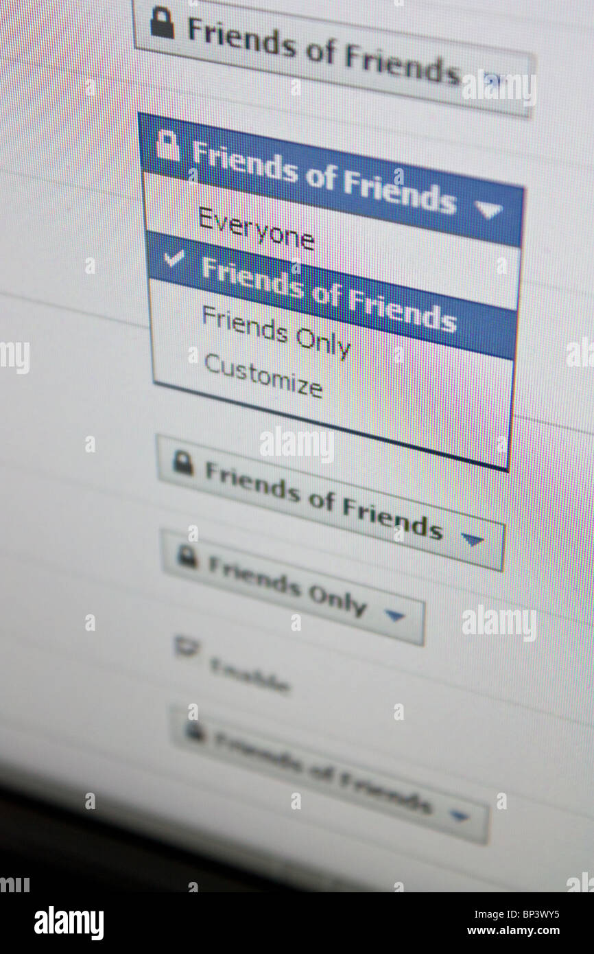 Facebook logo privacy hi-res stock photography and images - Alamy