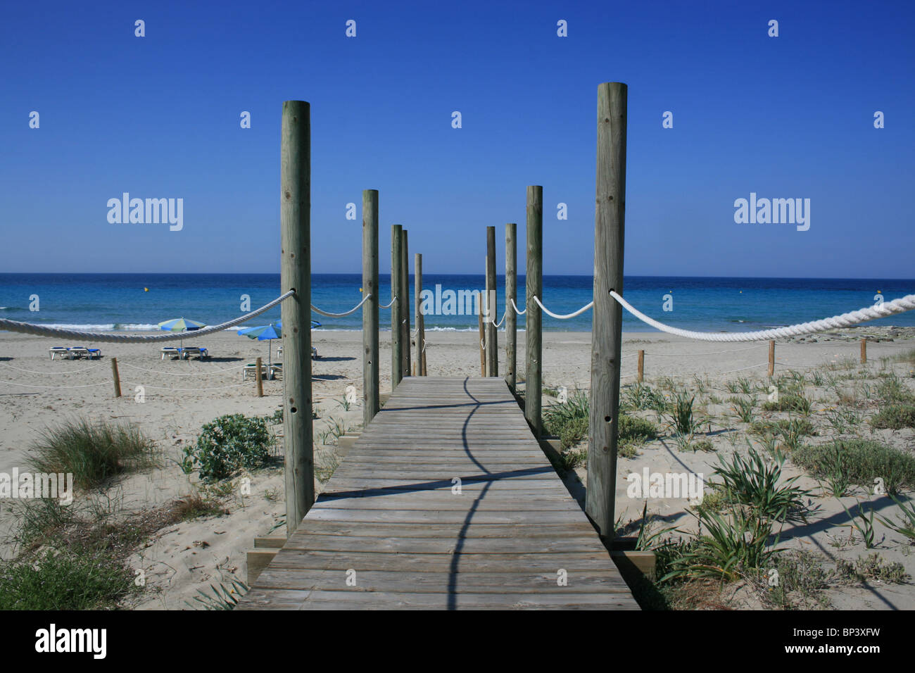 Wooden walkway onto beach hi-res stock photography and images - Alamy