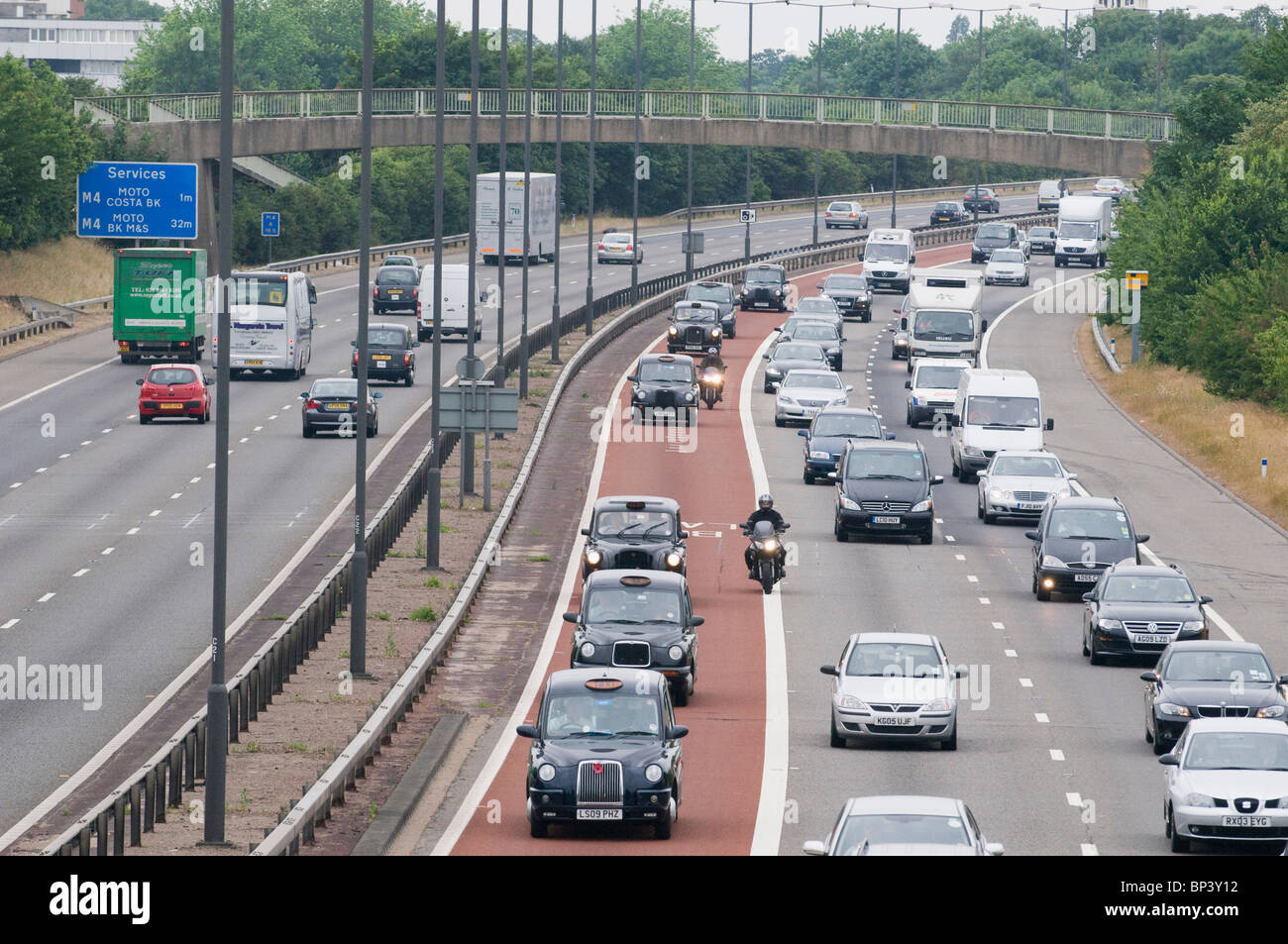 TRAFFIC IN THE M4 BUS LANE BETWEEN HESTON AND OSTERLEY, EASTBOUND ...