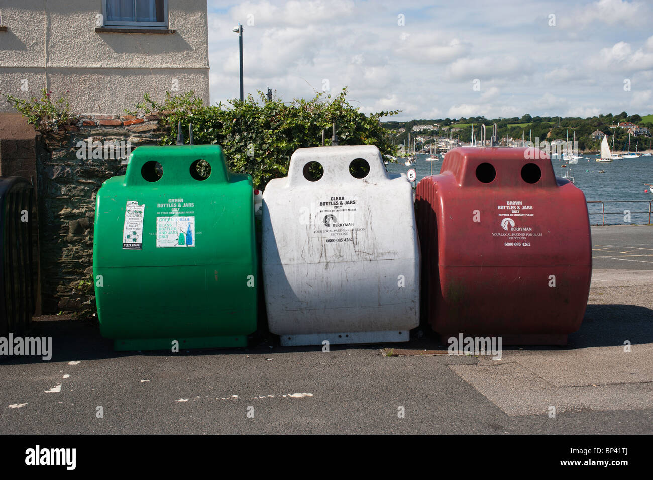 Coloured bins hi-res stock photography and images - Alamy