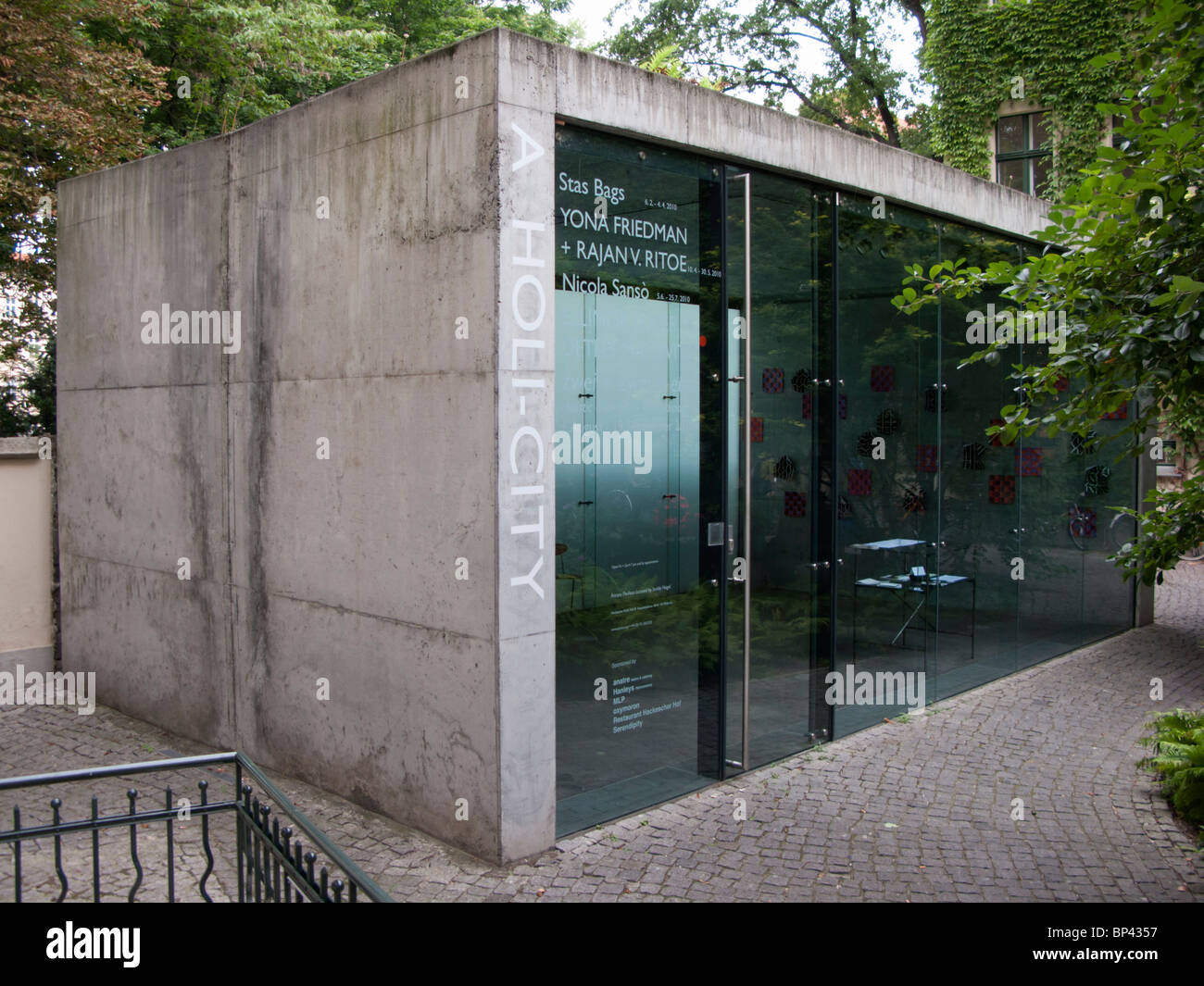 Small art hi-res stock photography and images - Alamy