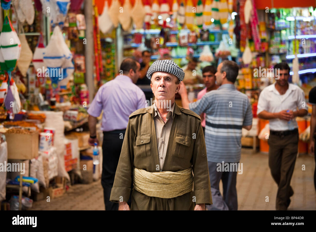 Kurdish Iraqi man in the bazaar, Dohuk, Kurdistan, Iraq Stock Photo - Alamy