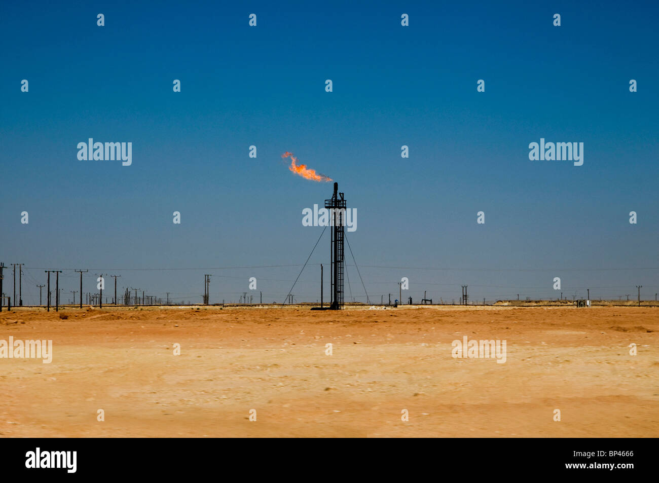 Empty oil well hi-res stock photography and images - Alamy