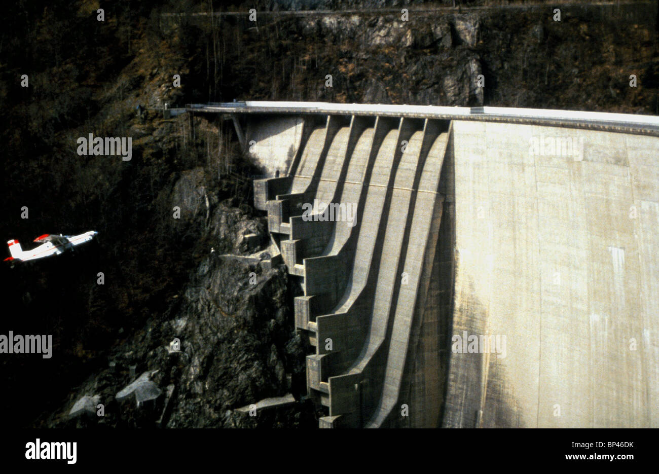 Bond Dam High Resolution Stock Photography and Images - Alamy