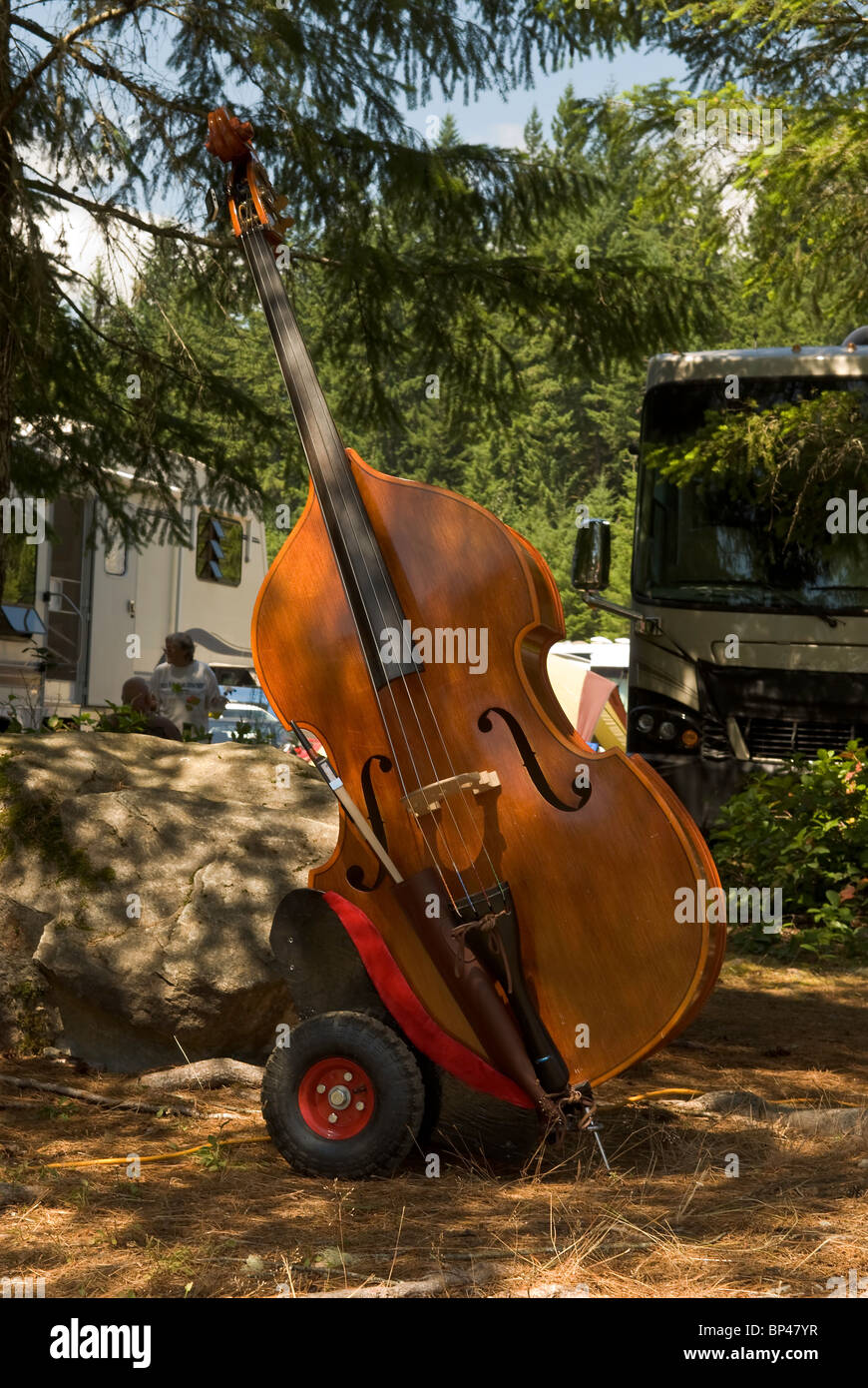 Fiddle bluegrass hi-res stock photography and images - Alamy