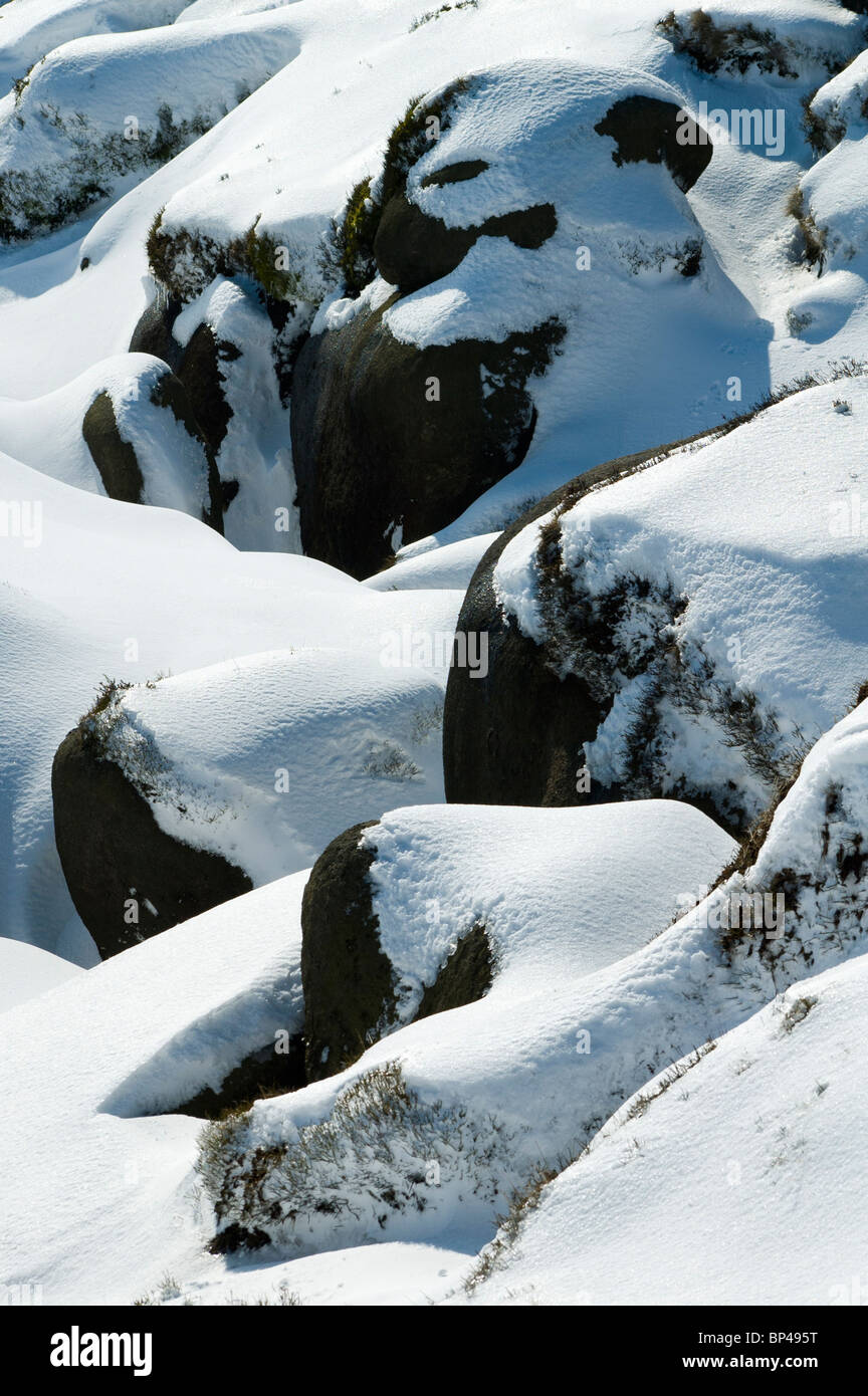 Snow and rocks on the Kinder Scout plateau in winter, Peak District ...