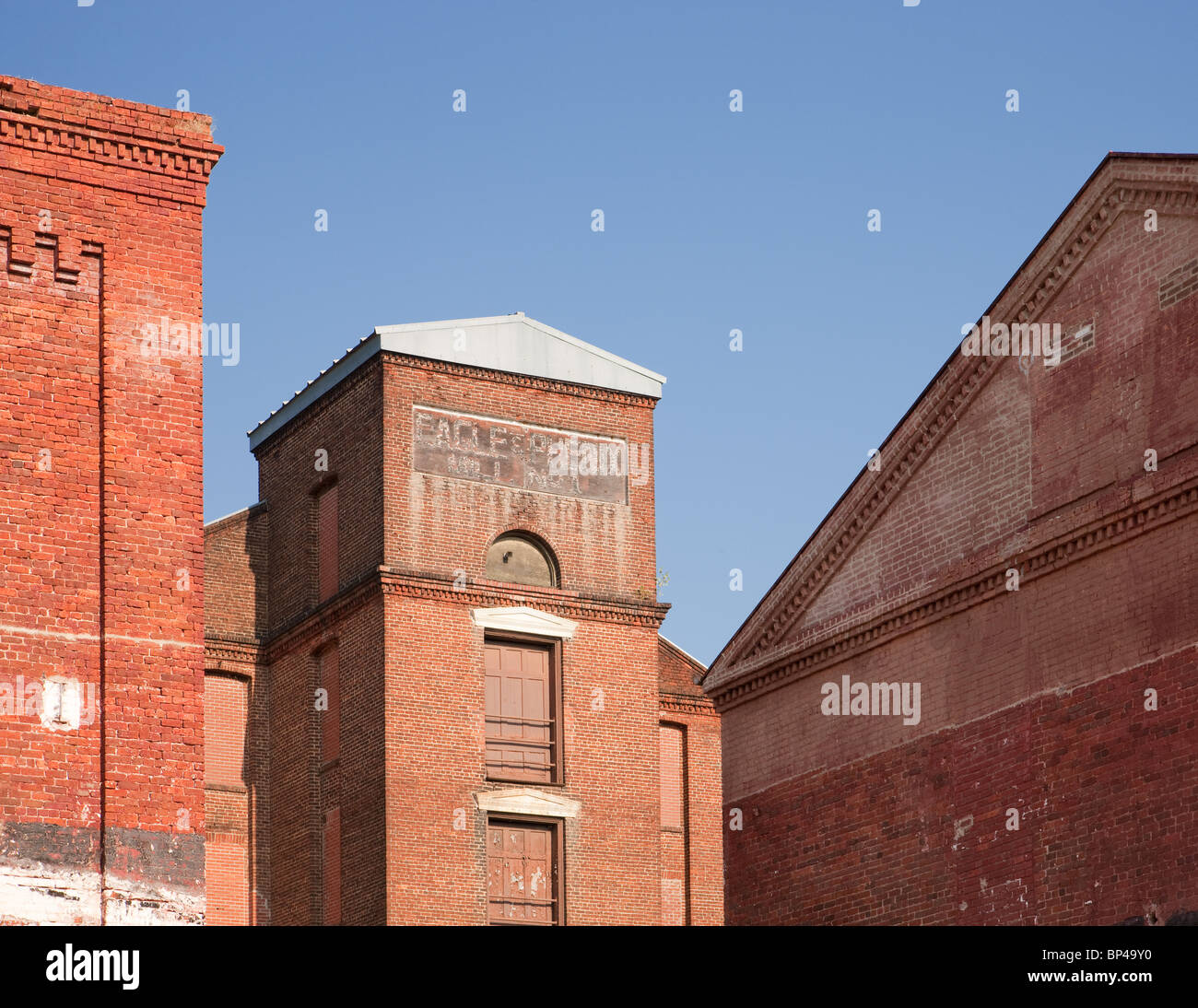 Old industrial brick warehouse building hi-res stock photography and ...
