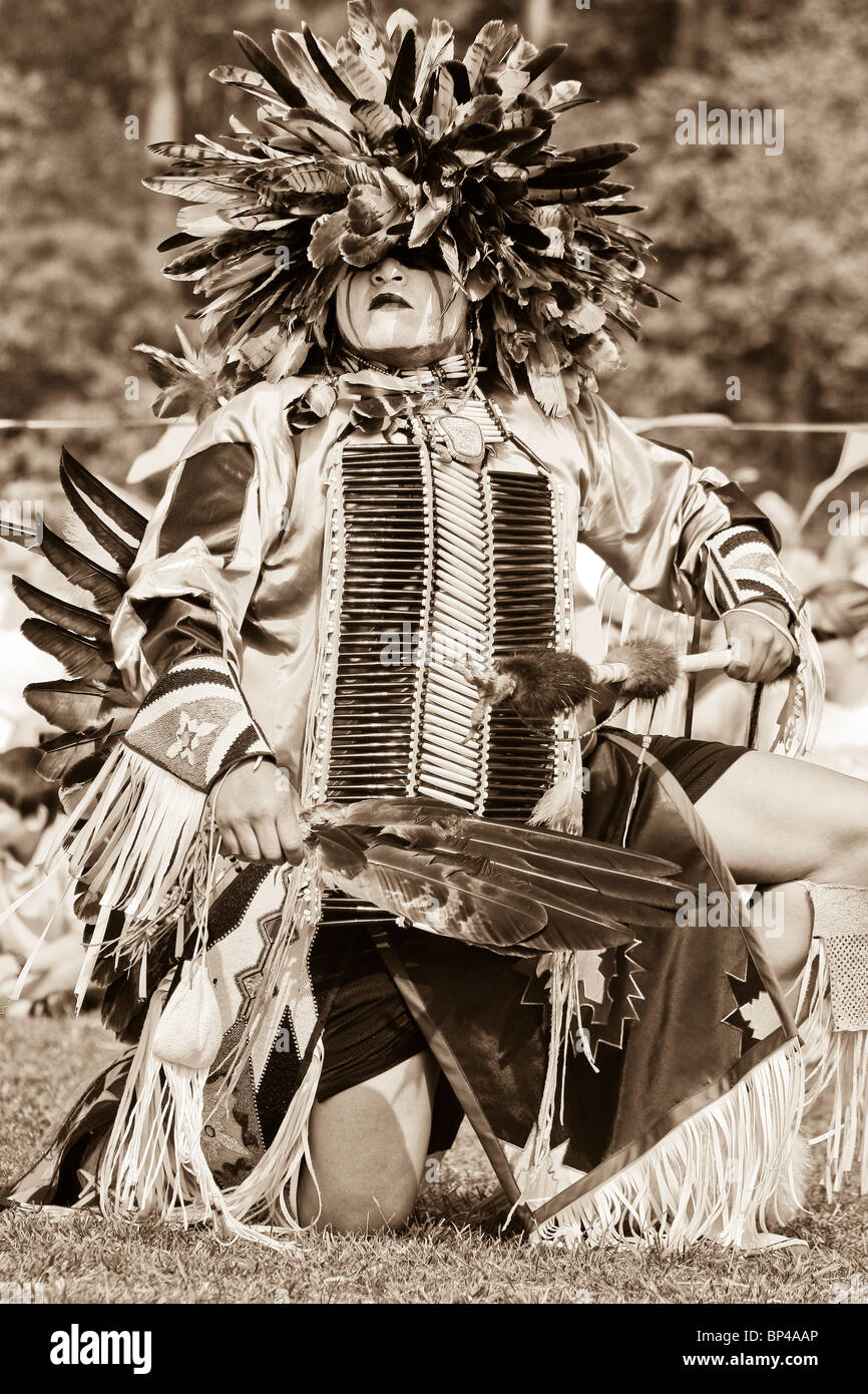 Eagle tail native american from hi-res stock photography and images - Alamy