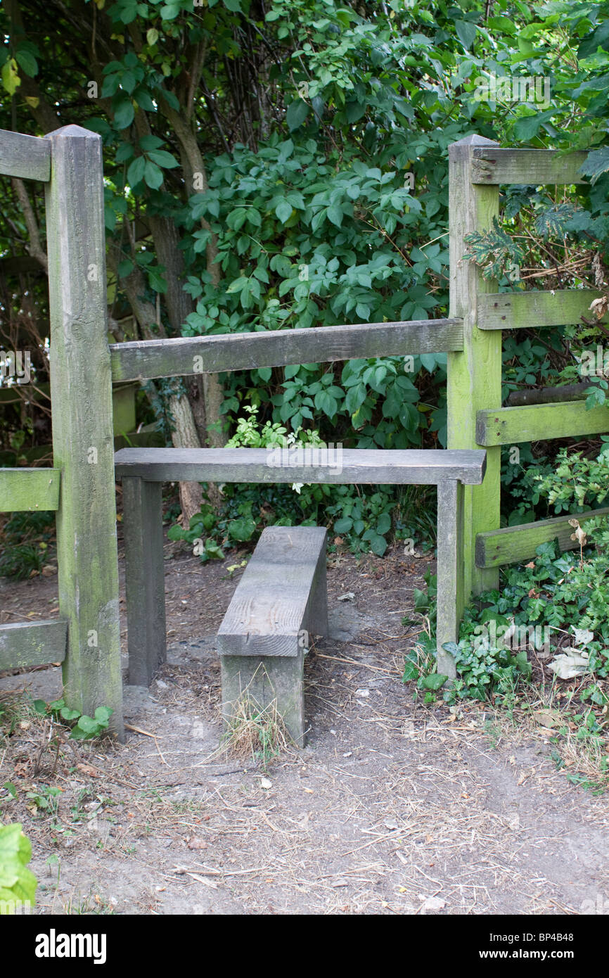 Footpath and stile hi-res stock photography and images - Alamy