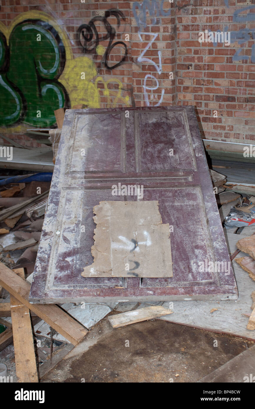 Disused warehouse hi-res stock photography and images - Alamy