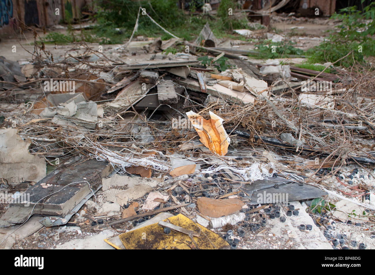 Disused warehouse hi-res stock photography and images - Alamy