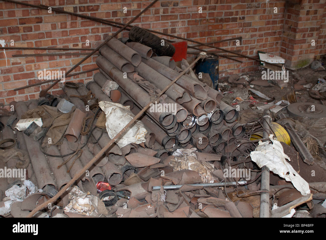 Disused warehouse hi-res stock photography and images - Alamy
