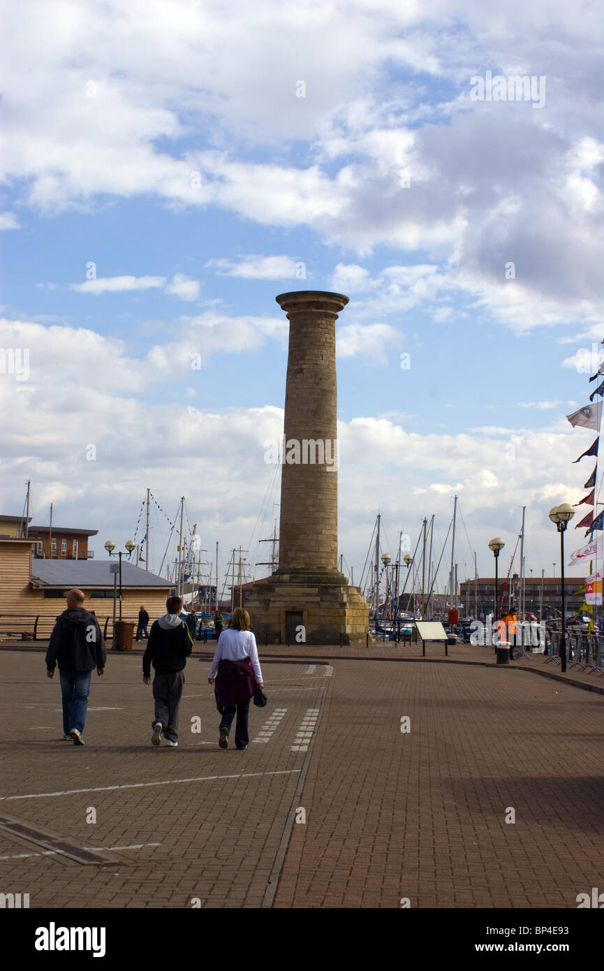 OLD CIRCULAR STONE LIGHTHOUSE IN HARTLEPOOL MARINA IT WAS BUILT IN 1839 ...