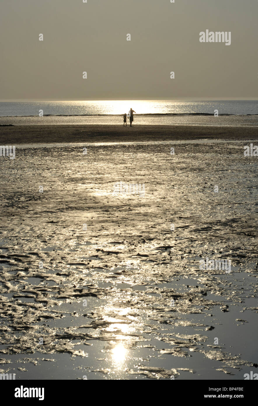 Distant figures hi-res stock photography and images - Alamy