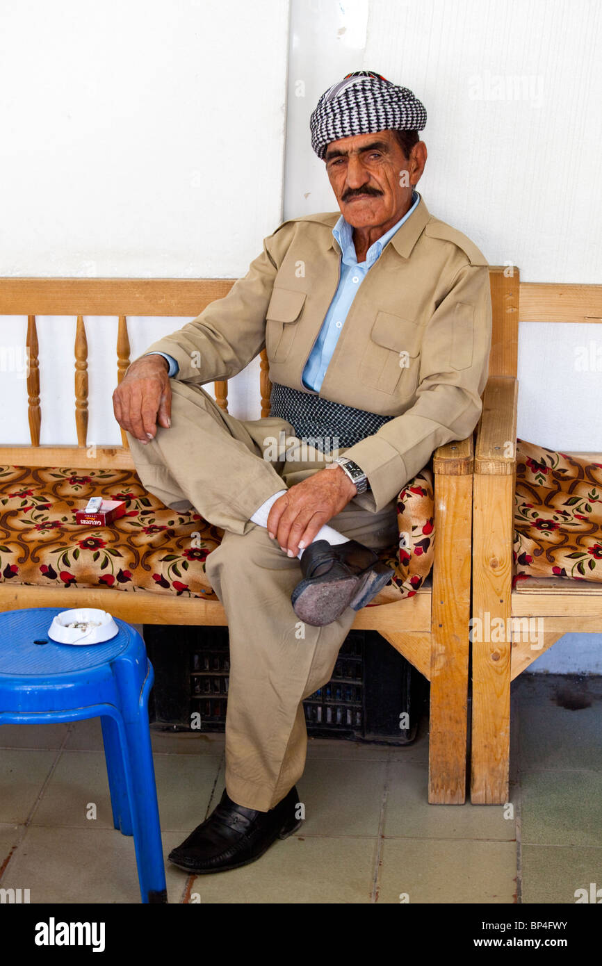 Kurdish man in traditional dress hi-res stock photography and images ...