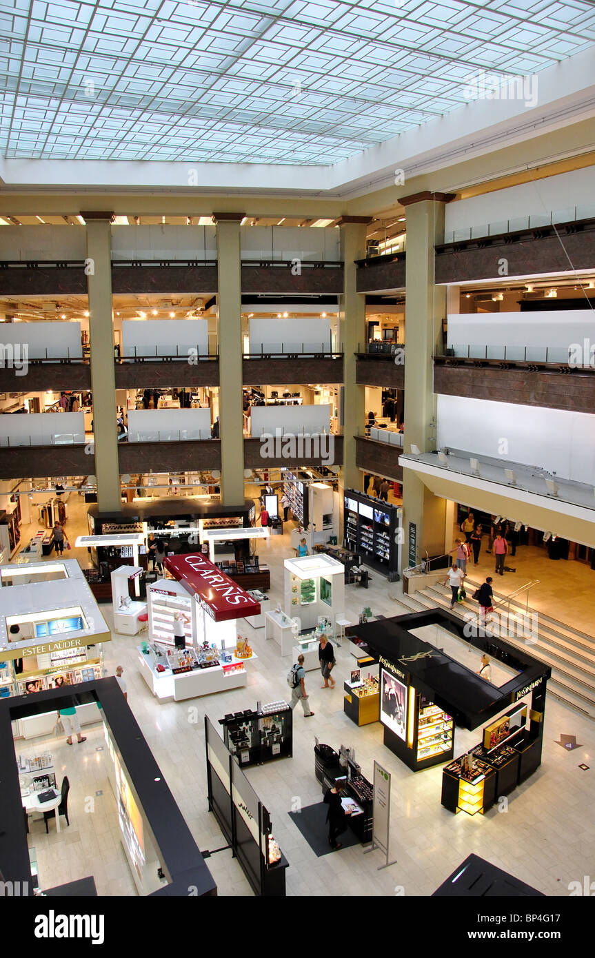 Atrium department store hi-res stock photography and images - Alamy