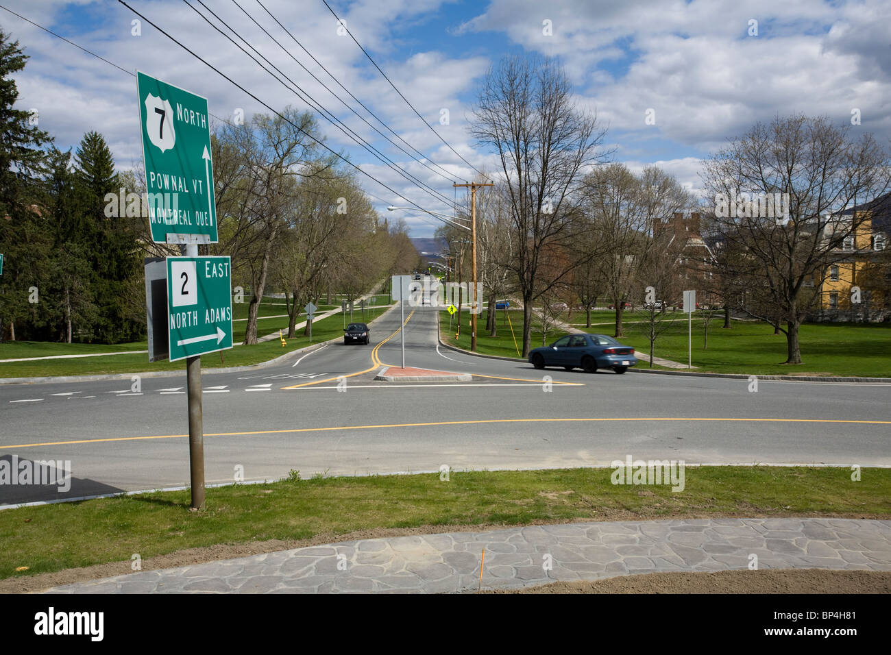 Roundabout street circle hi-res stock photography and images - Alamy