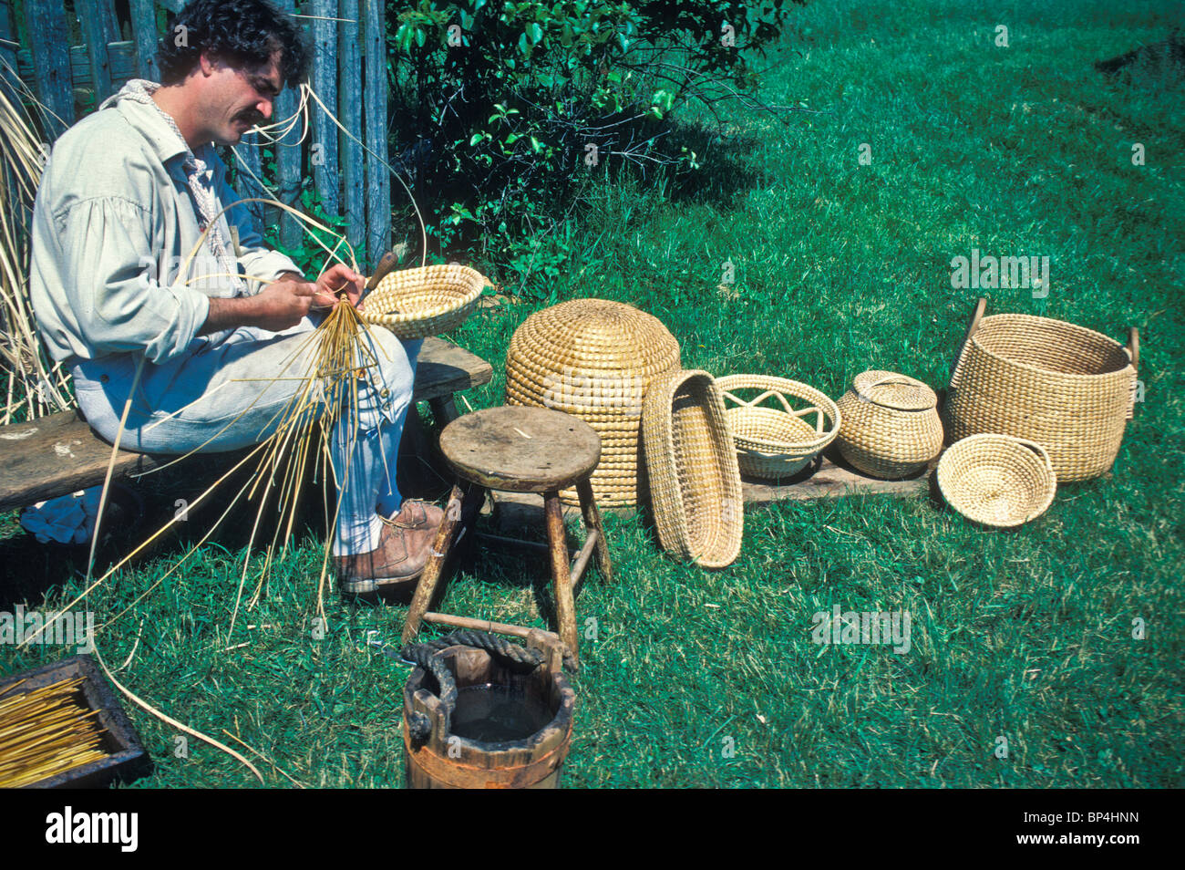 Weaving wonder hi-res stock photography and images - Alamy