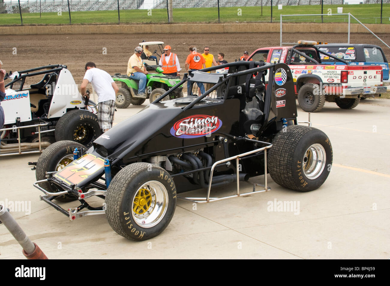 Simon Racing nonwinged Sprint cars. Dirt track at Eldora Speedway, New ...