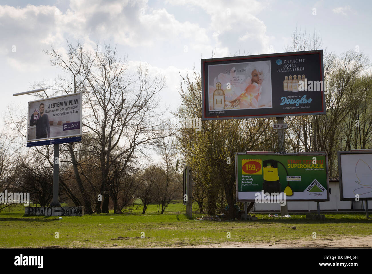 Billboards sign signs advertising hi-res stock photography and images ...