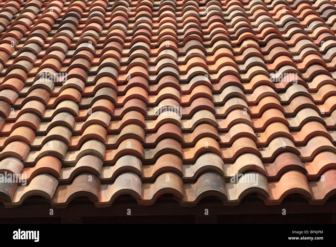 Interlocking roof tiles hi-res stock photography and images - Alamy