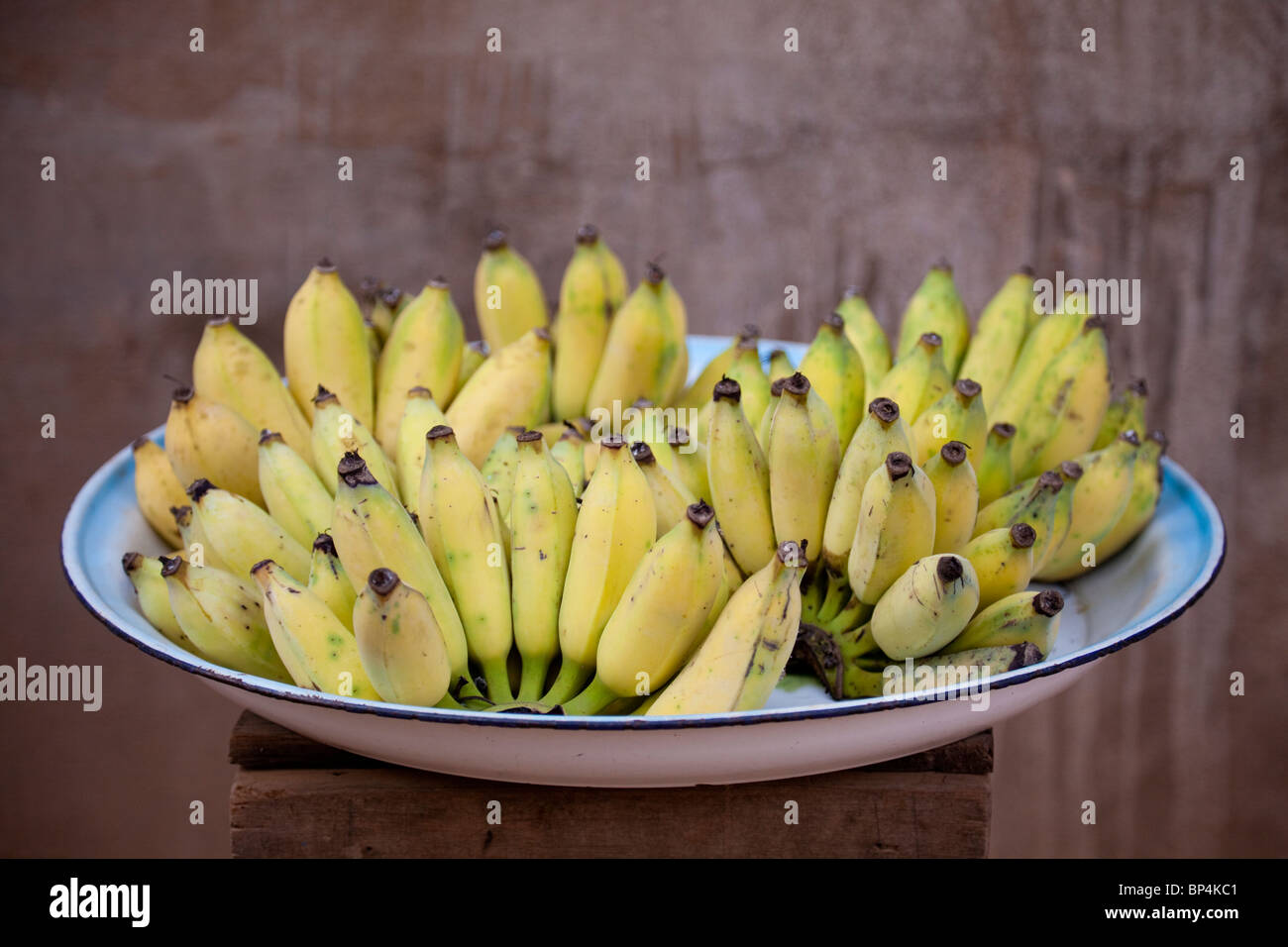Ripe yellow bananas hi-res stock photography and images - Alamy