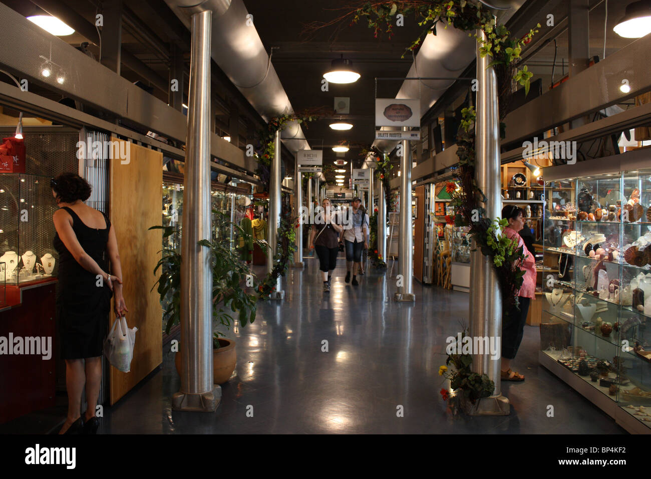 Inside the market hi-res stock photography and images - Alamy